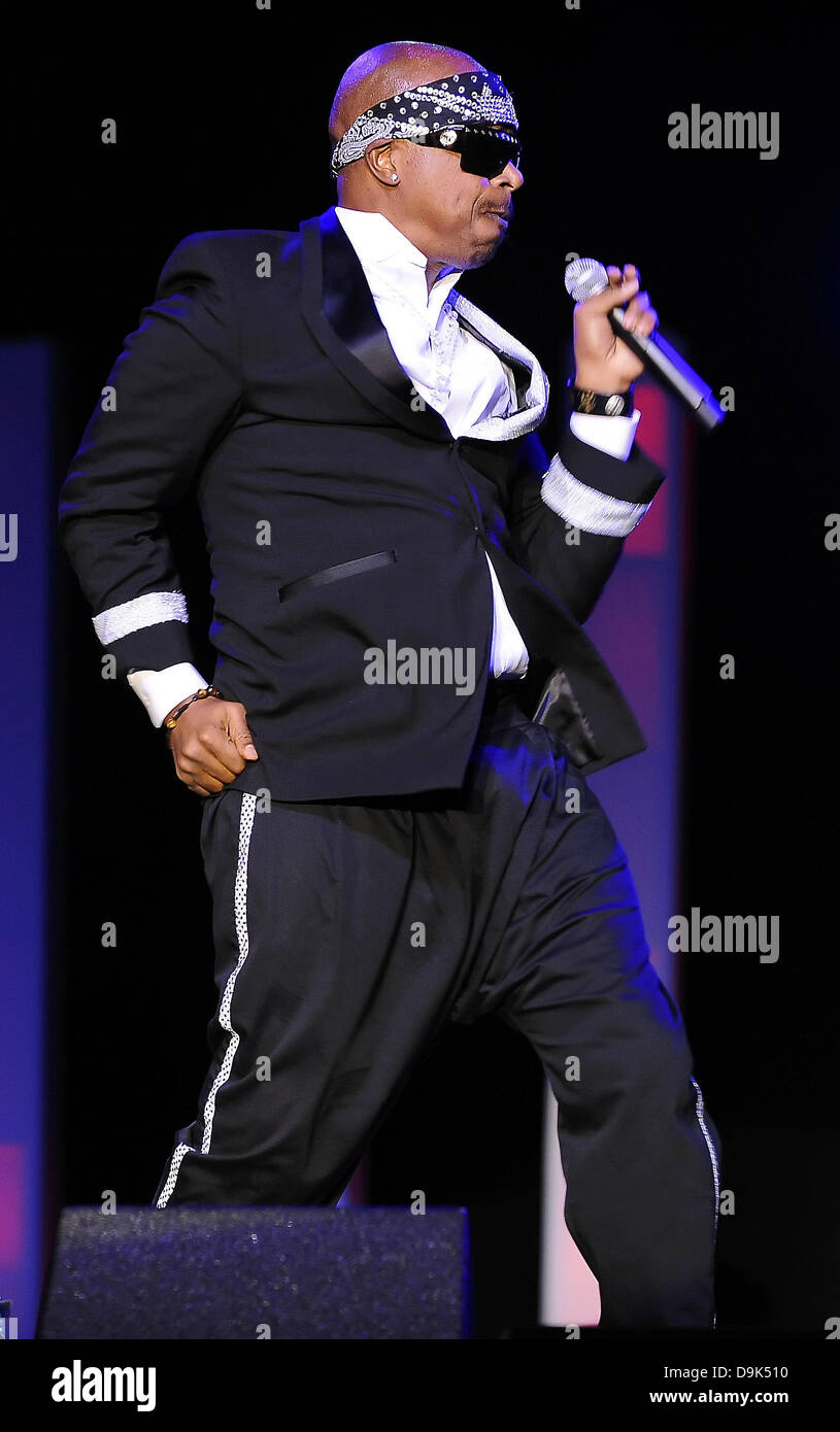 Mc hammer dance hi-res stock photography and images - Alamy