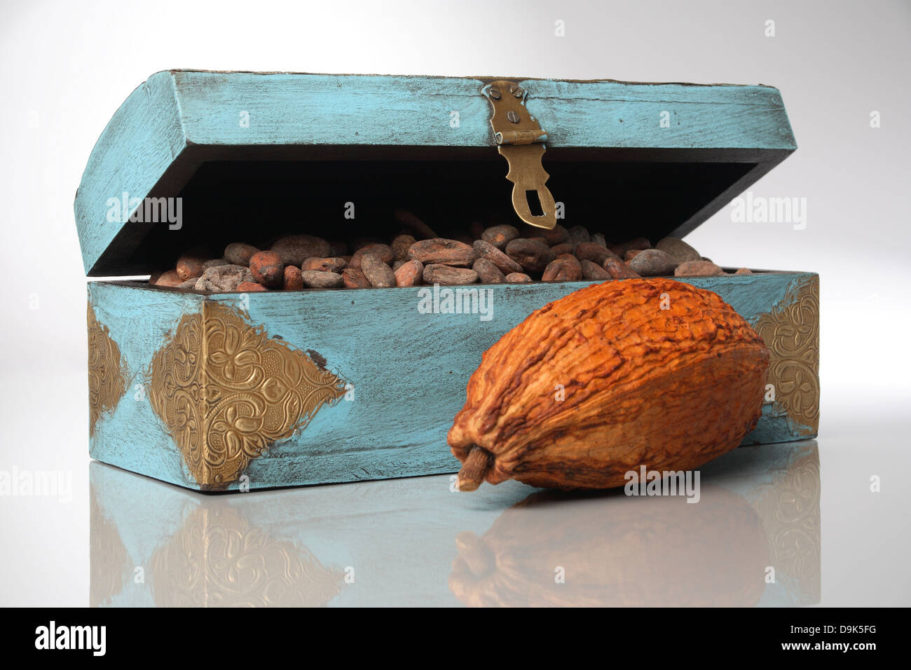 Wooden box with cacao beans and cocoa fruit Stock Photo - Alamy