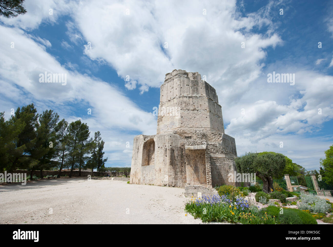 Tour Magne, Roman tower and landmark in the Jardins de la Fontaine ...