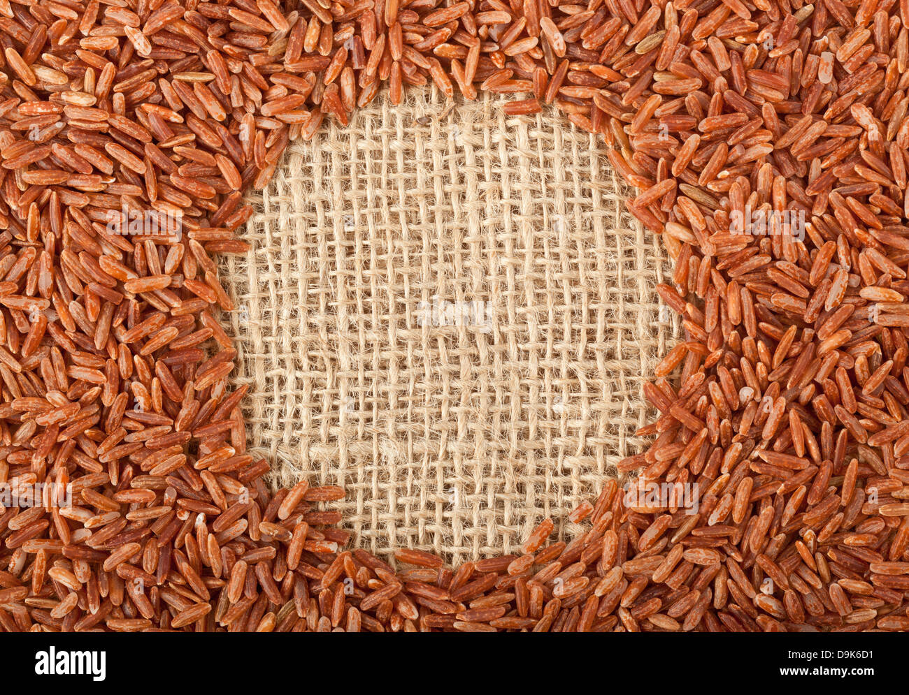 Brown rice forming a circle on burlap fabric Stock Photo - Alamy