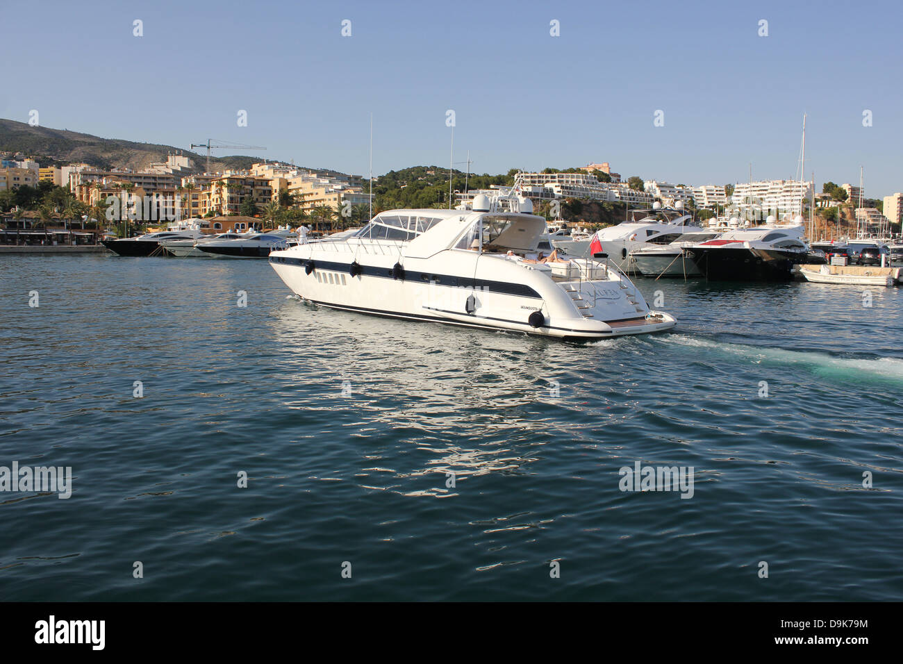 Luxury motor superyacht returning to berth - Mangusta 88 "LAUREN" - in ...