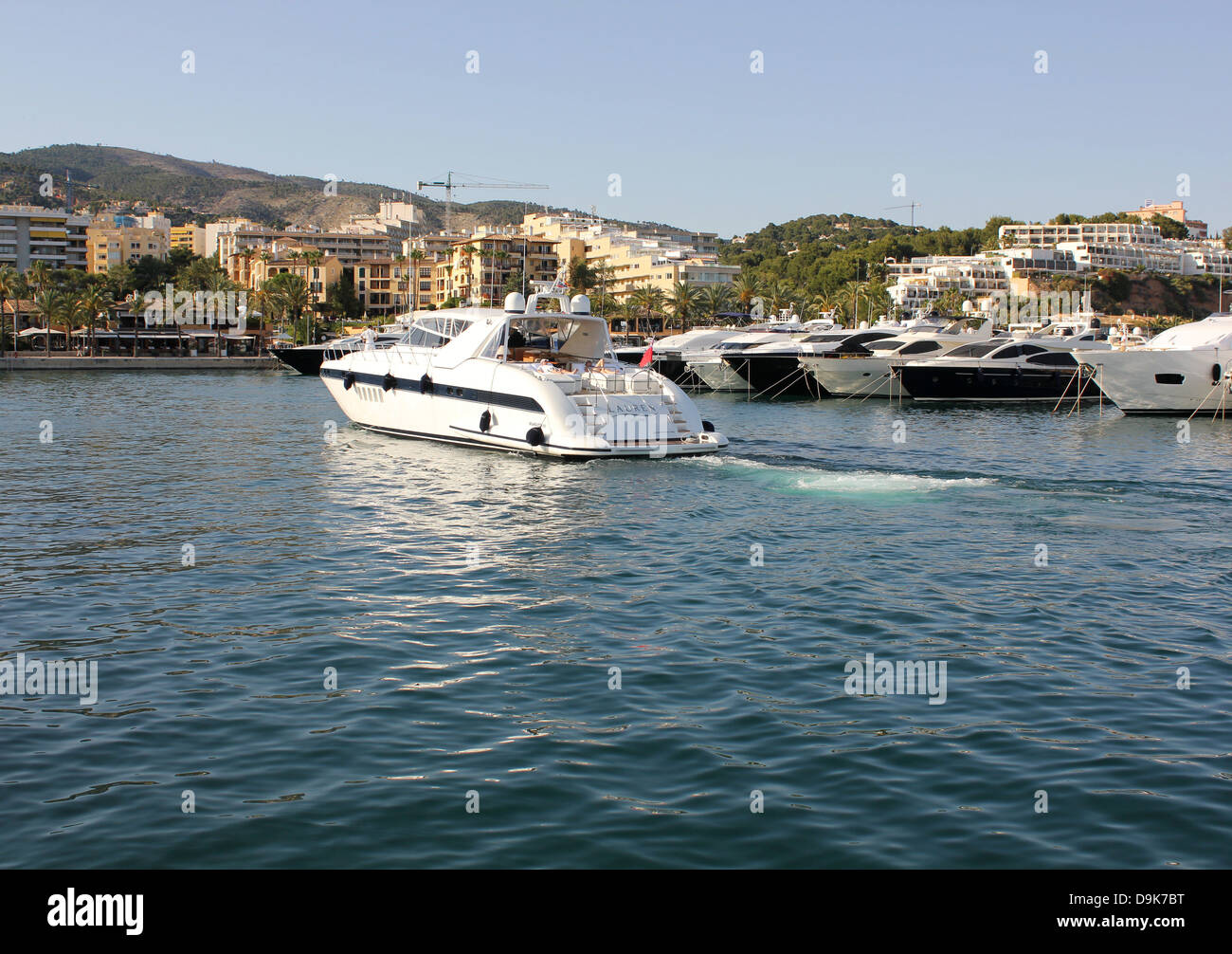 Luxury motor superyacht returning to berth - Mangusta 88 "LAUREN" - in ...