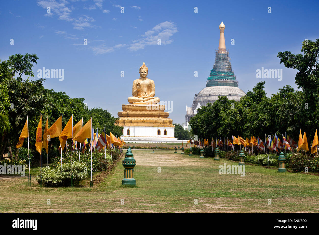 Daen mahamongkol chai temple hi-res stock photography and images - Alamy