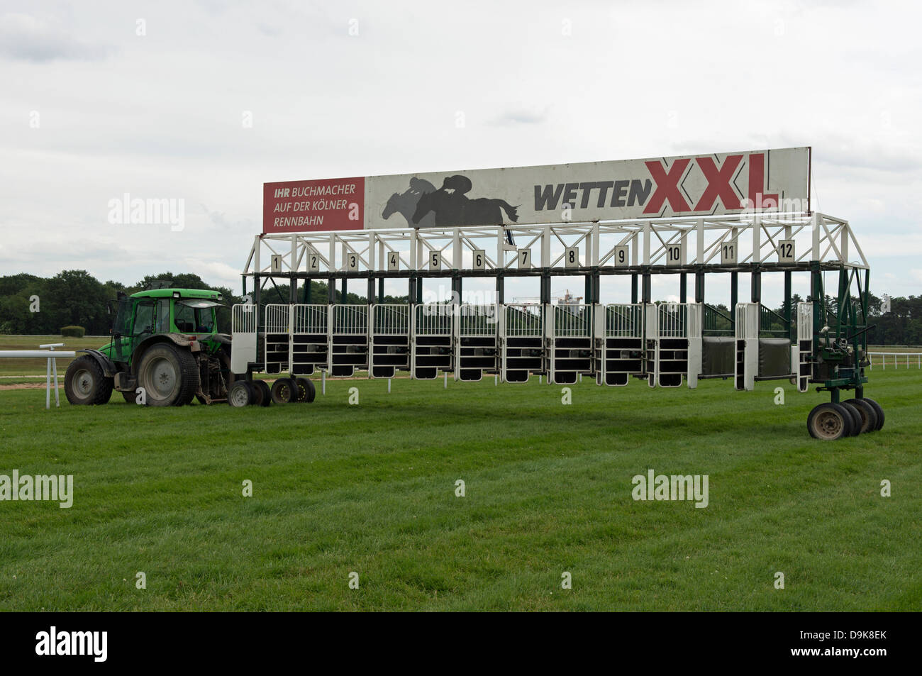 Starting gates racecourse hi-res stock photography and images - Alamy
