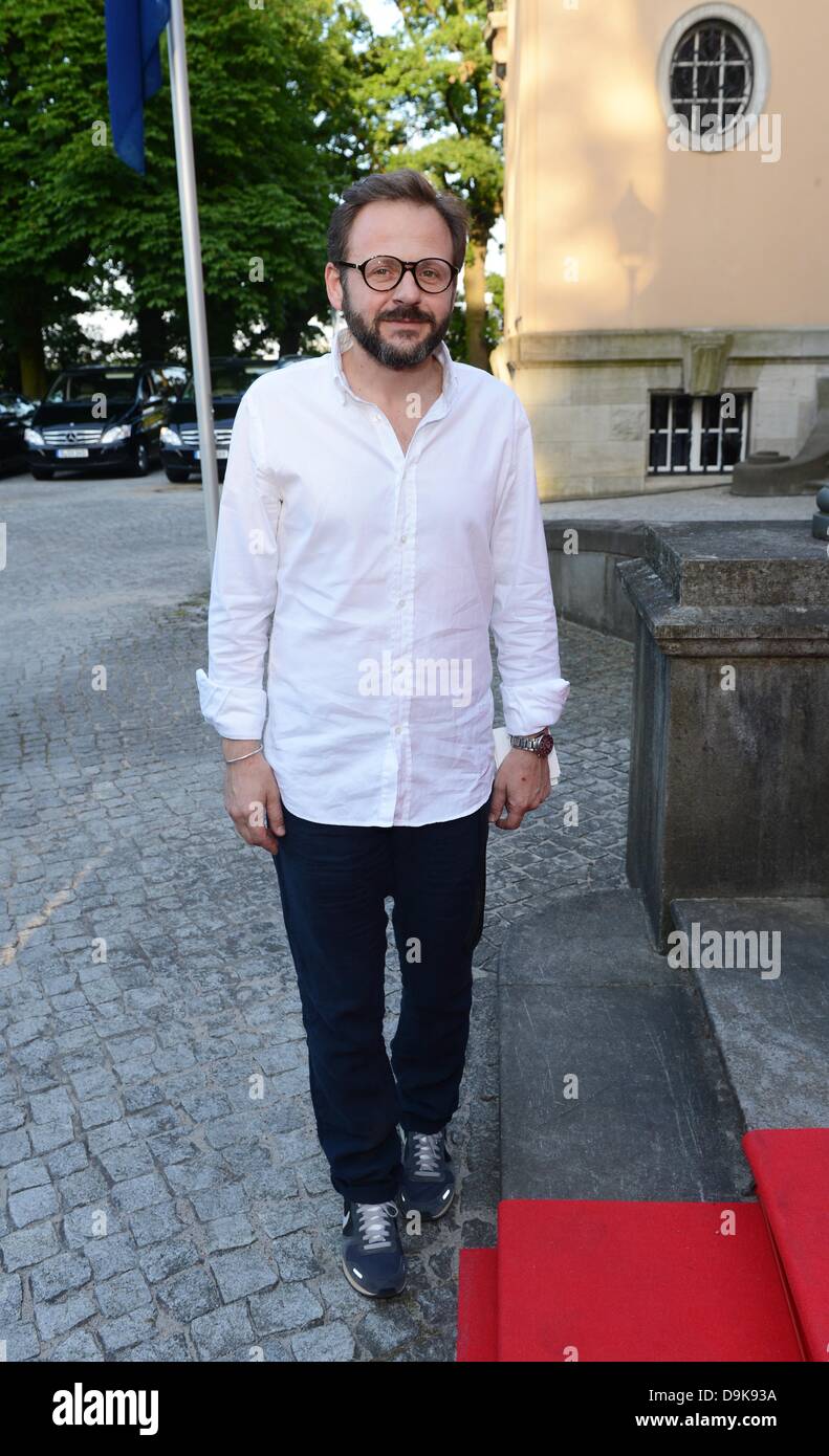 Actor Samuel Finzi arrives at a soiree for the preselection of the ...