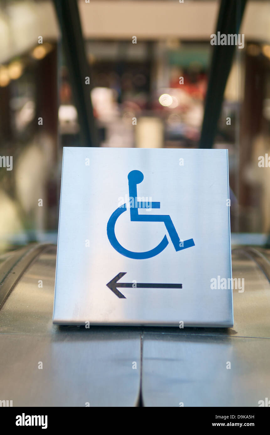 Disabled wheelchair sign with icon and arrow hi-res stock photography ...