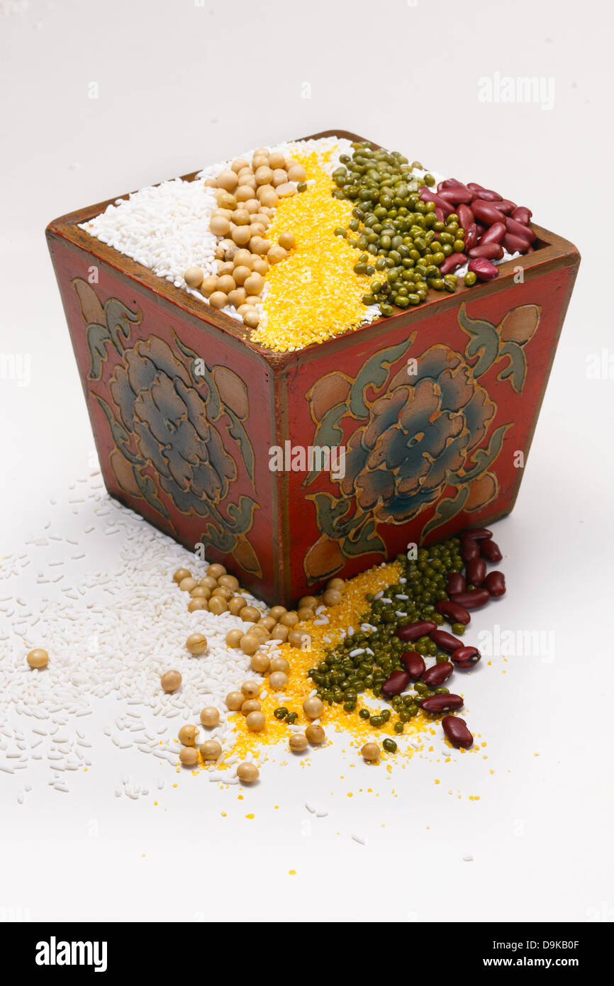 Group of food grains arrangement hi-res stock photography and images ...