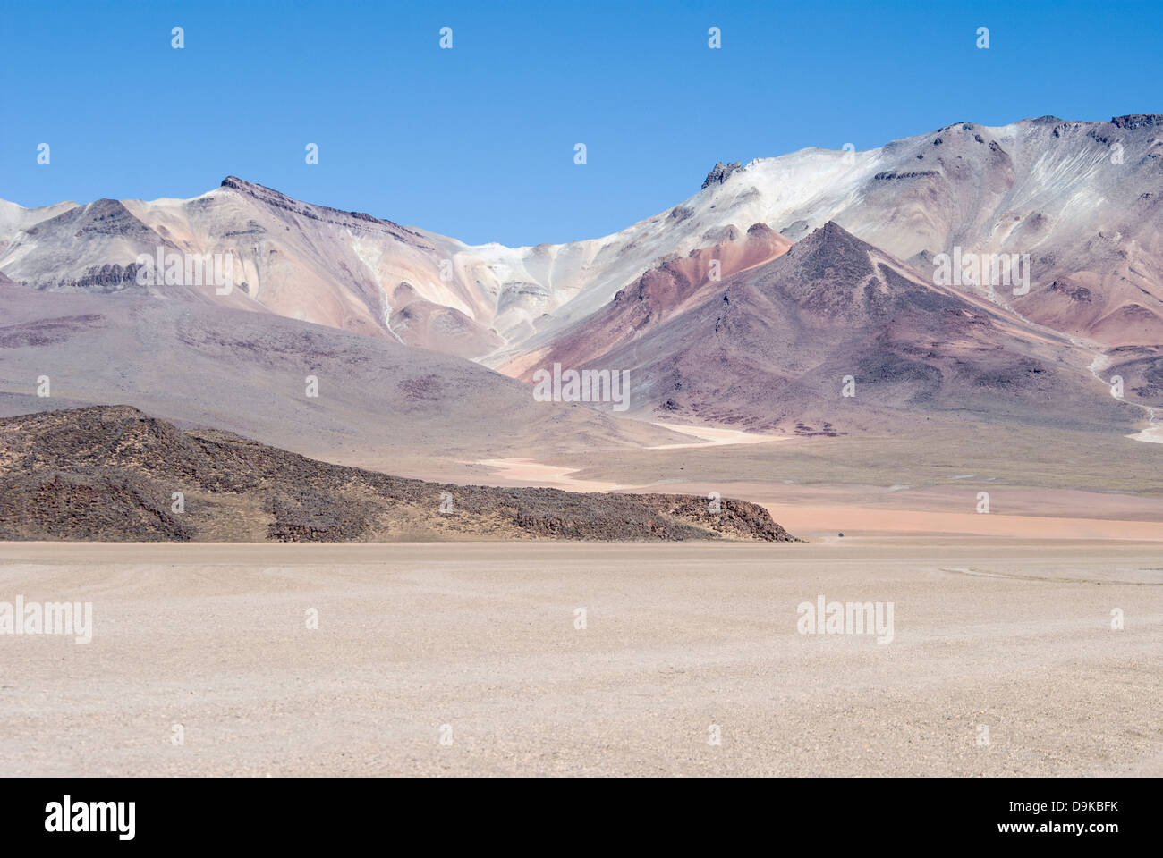 Volcanoes in the Siloli desert Stock Photo - Alamy