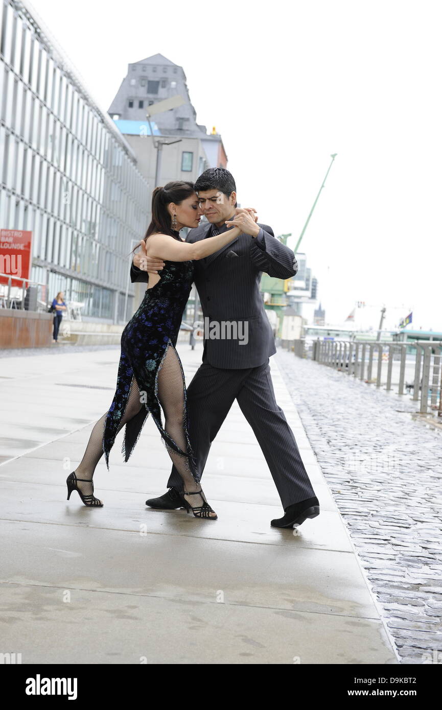 Performers Colonia Rocchietti and Silvio Sotomayor present the new ...