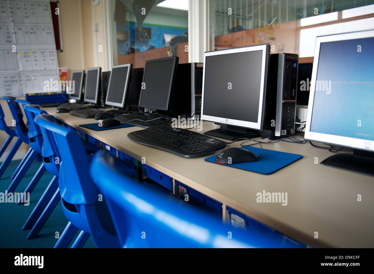 Ict suite hi-res stock photography and images - Alamy