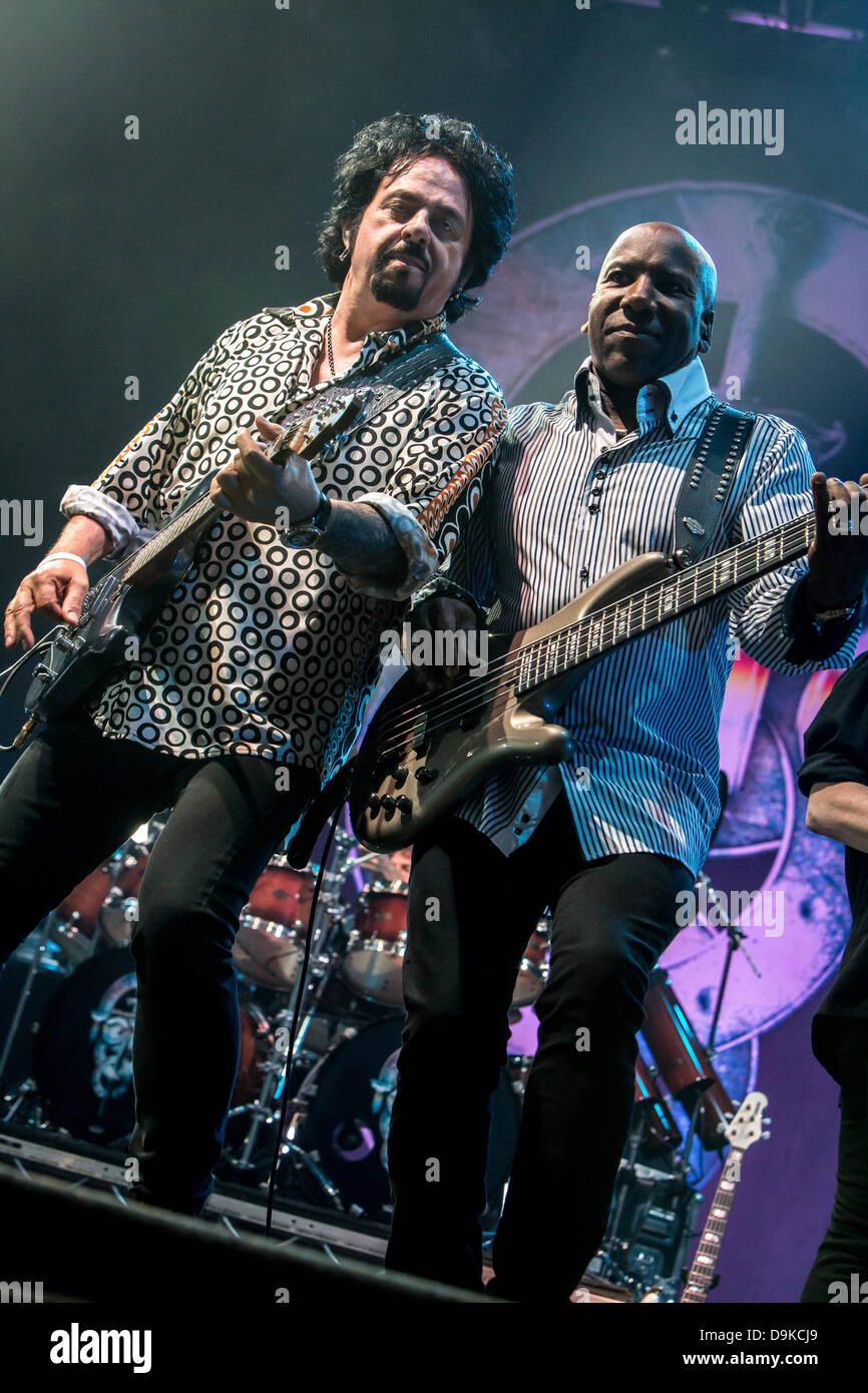 Toto band hi-res stock photography and images - Alamy