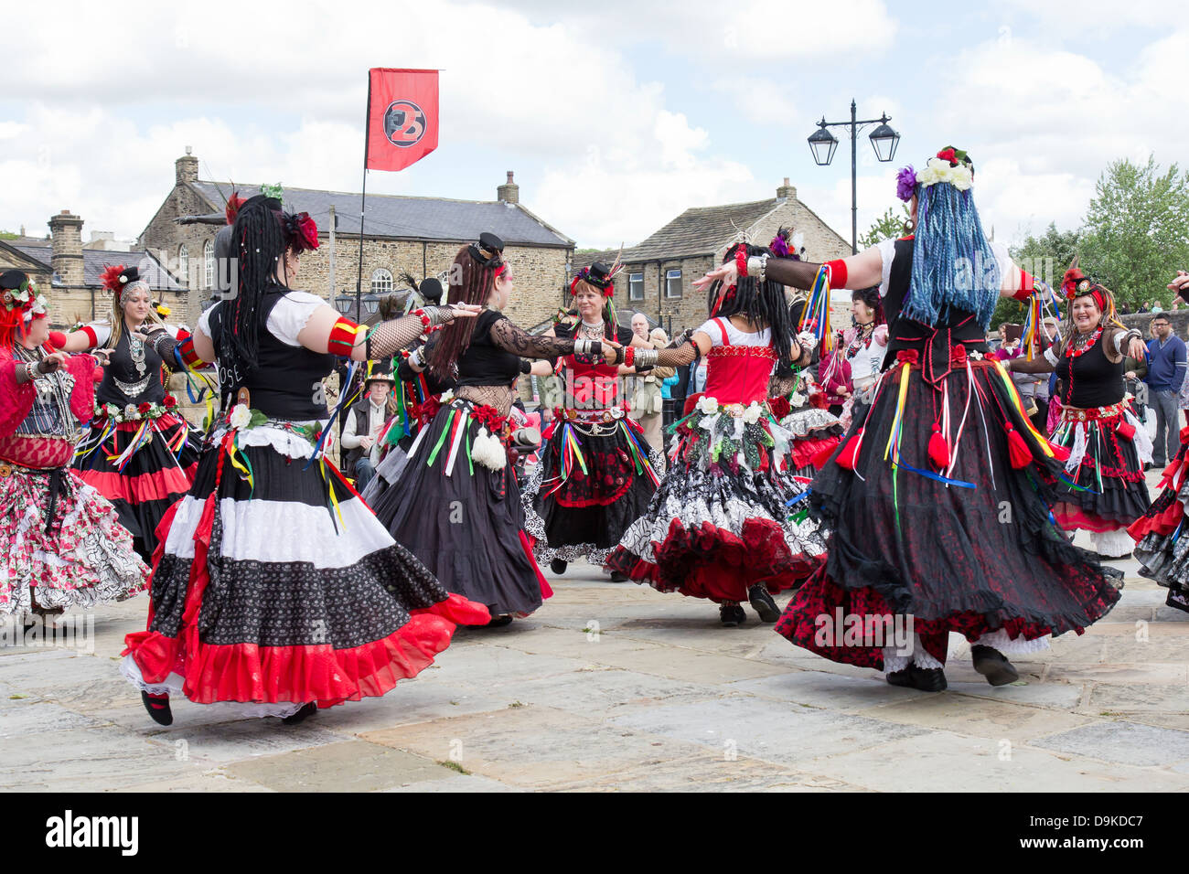 Belly dancers hi-res stock photography and images - Alamy