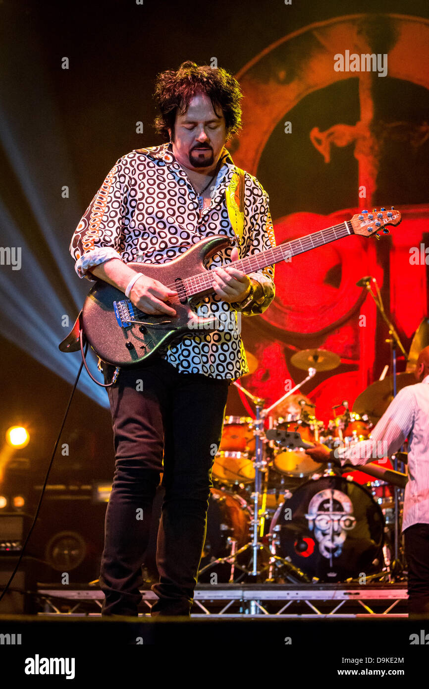 Toto concert hi-res stock photography and images - Alamy