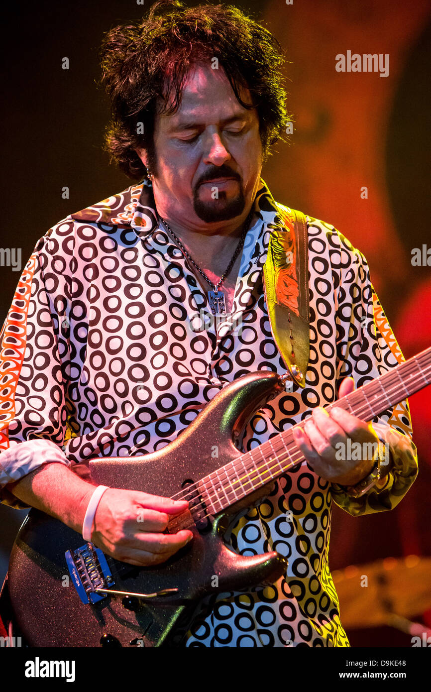 Joseph williams toto hi-res stock photography and images - Alamy