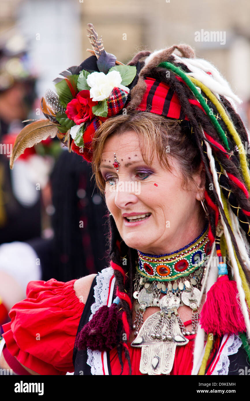 Belly dancing costumes hi-res stock photography and images - Alamy