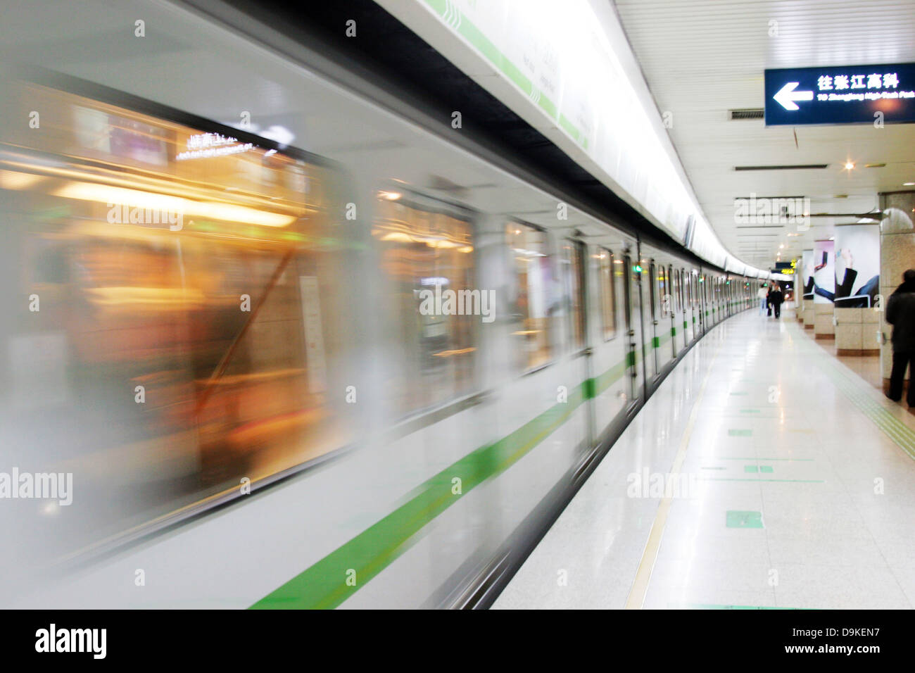 subway train and subway platform Stock Photo - Alamy