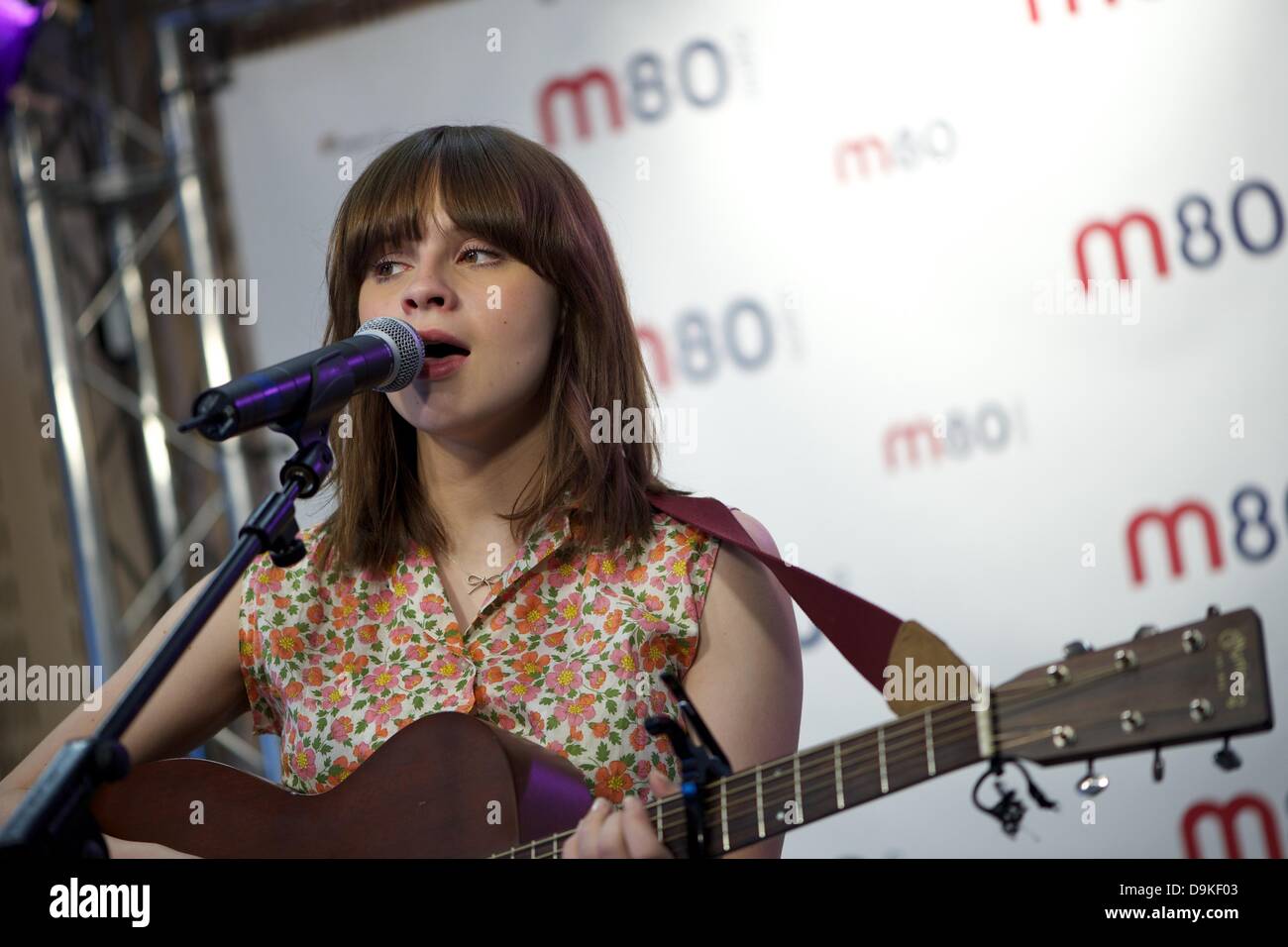Gabrielle aplin hi-res stock photography and images - Alamy
