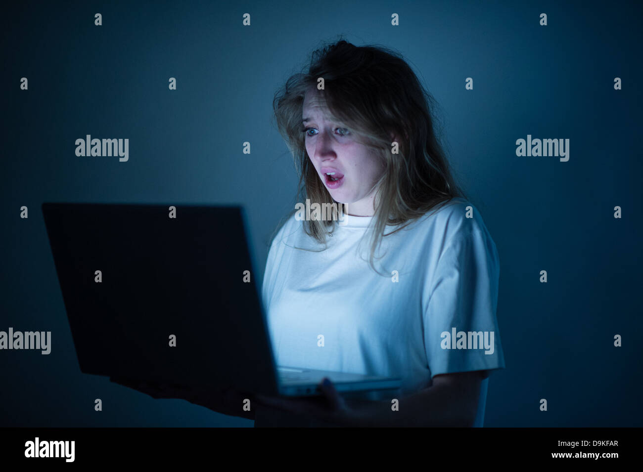 Teenager computer scared hi-res stock photography and images - Alamy