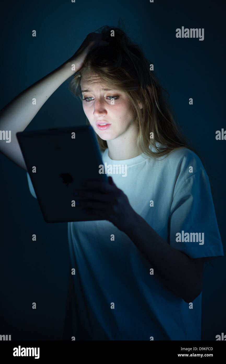 Anxious teen computer hi-res stock photography and images - Alamy