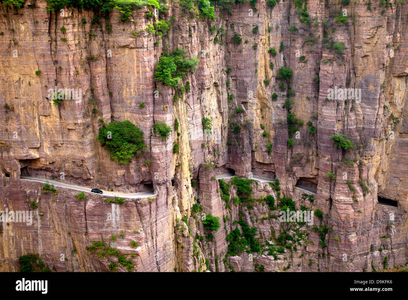 Part precipitous cliff in mountain hi-res stock photography and images ...