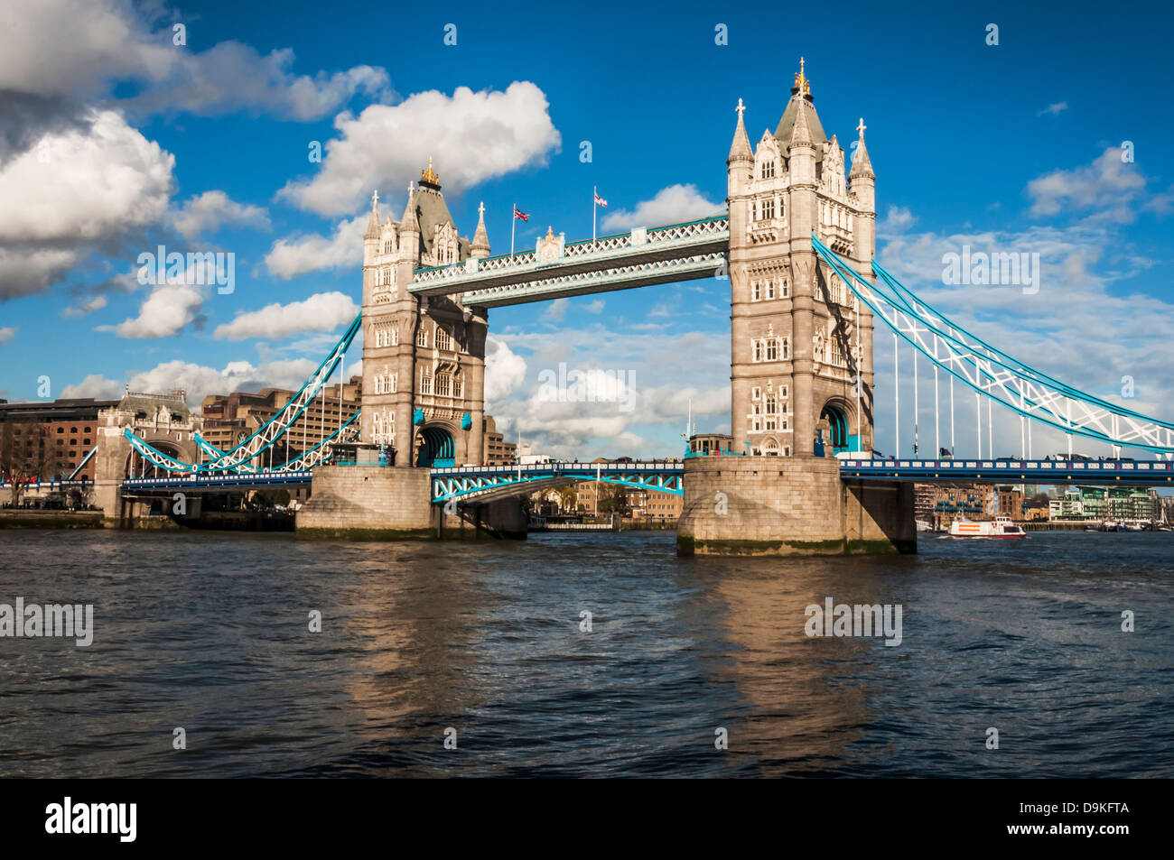 view of the Thames and the London Bridge Stock Photo - Alamy