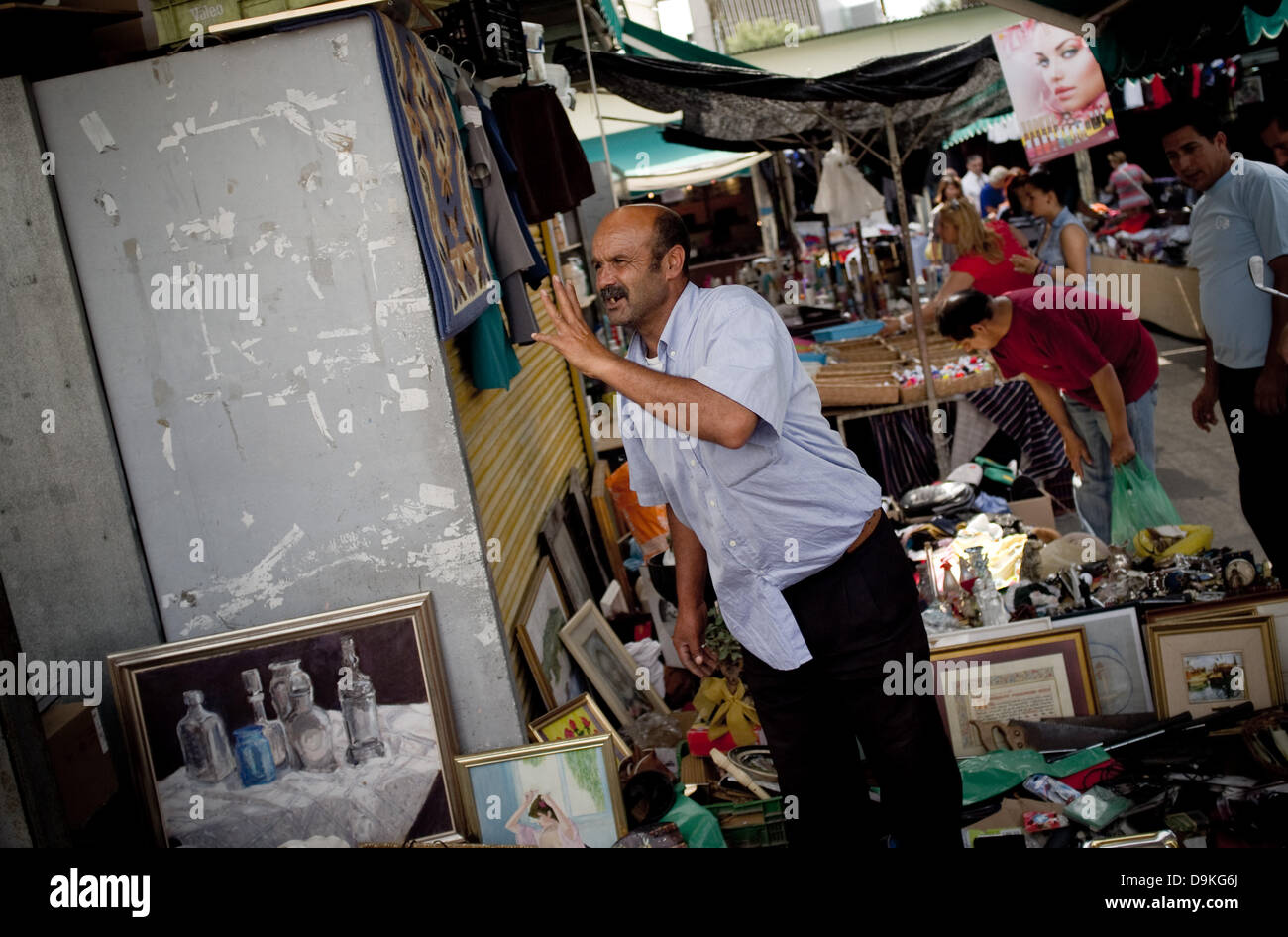 Haggling price hi-res stock photography and images - Alamy