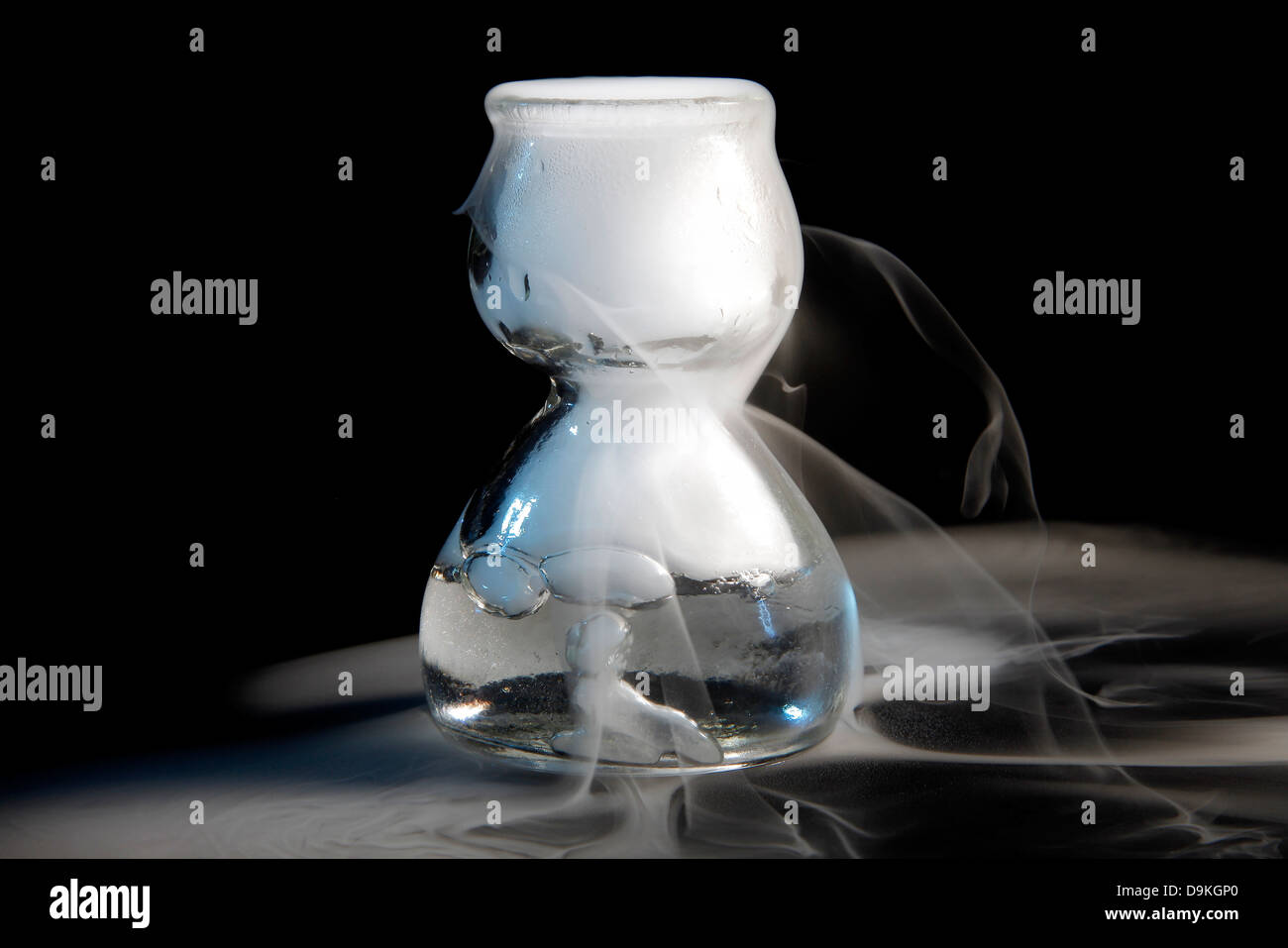 Solid carbon dioxide hi-res stock photography and images - Alamy