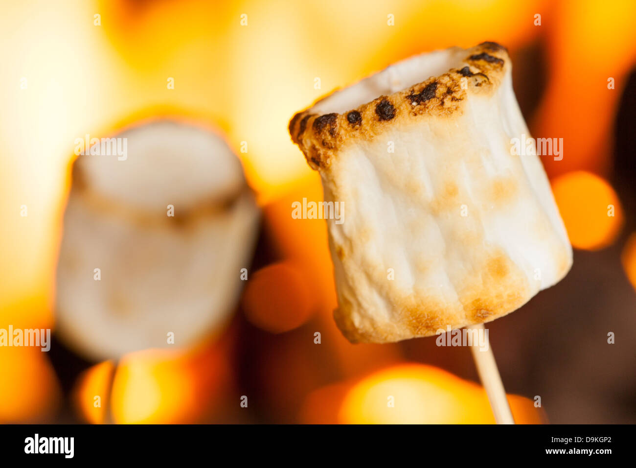 Marshmallow fire hi-res stock photography and images - Alamy