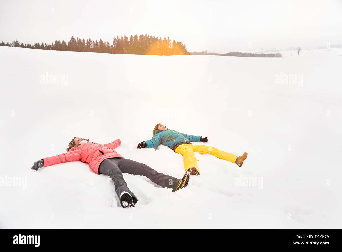 Couple back view winter full length hi-res stock photography and images ...