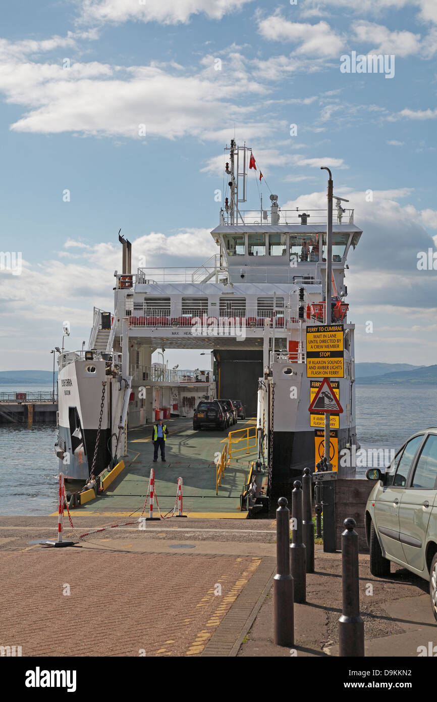 FERRY BETWEEN LARGS IN NORTH AYRSHIRE AND GREAT CUMBRAE ISLAND IN THE ...