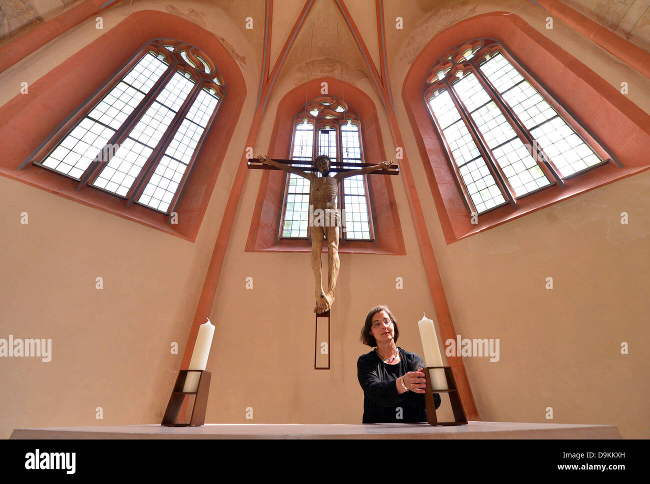 Pastor Susanne-Maria Breustedt prepares the altar for the inauguration ...