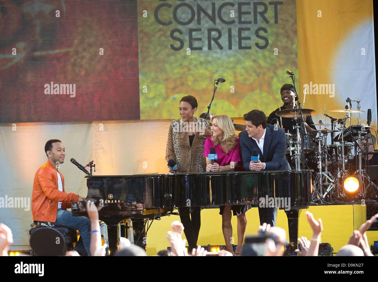John legend robin roberts lara spencer hi-res stock photography and ...
