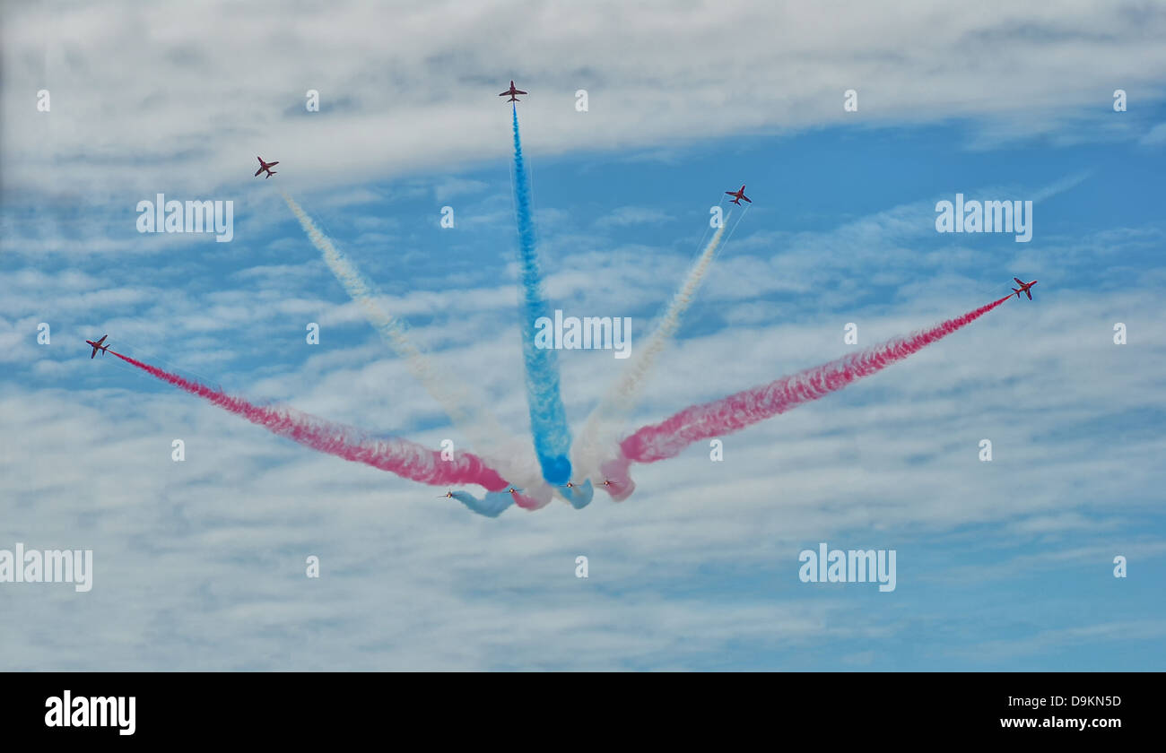 Moving arrows hi-res stock photography and images - Alamy