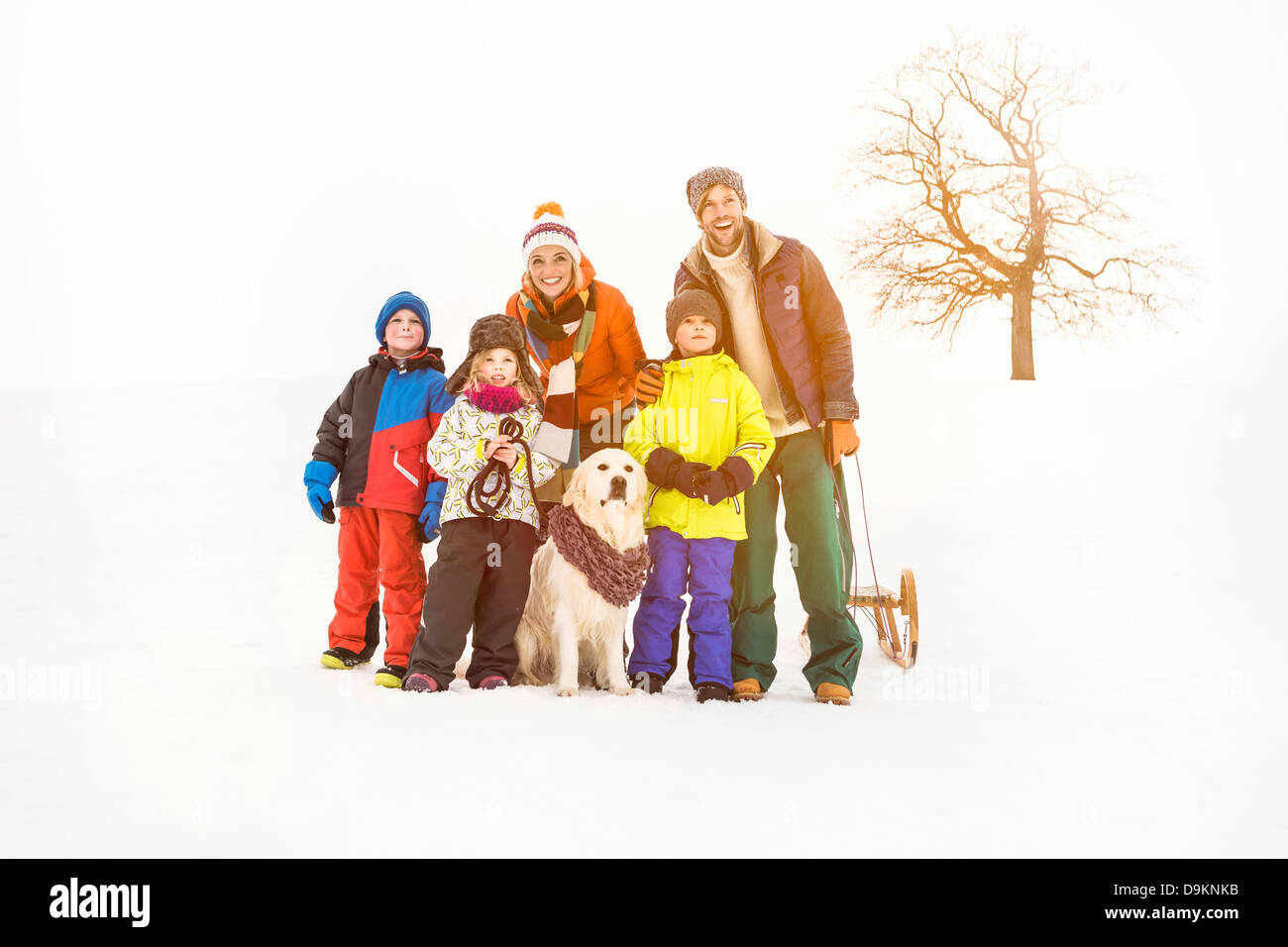 Children in the snow hi-res stock photography and images - Alamy