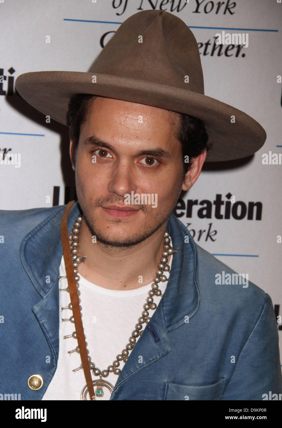 Singer john mayer hi-res stock photography and images - Alamy