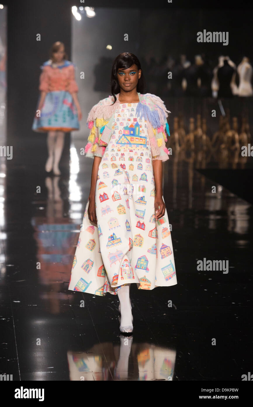 Graduate fashion week gala show hi-res stock photography and images - Alamy