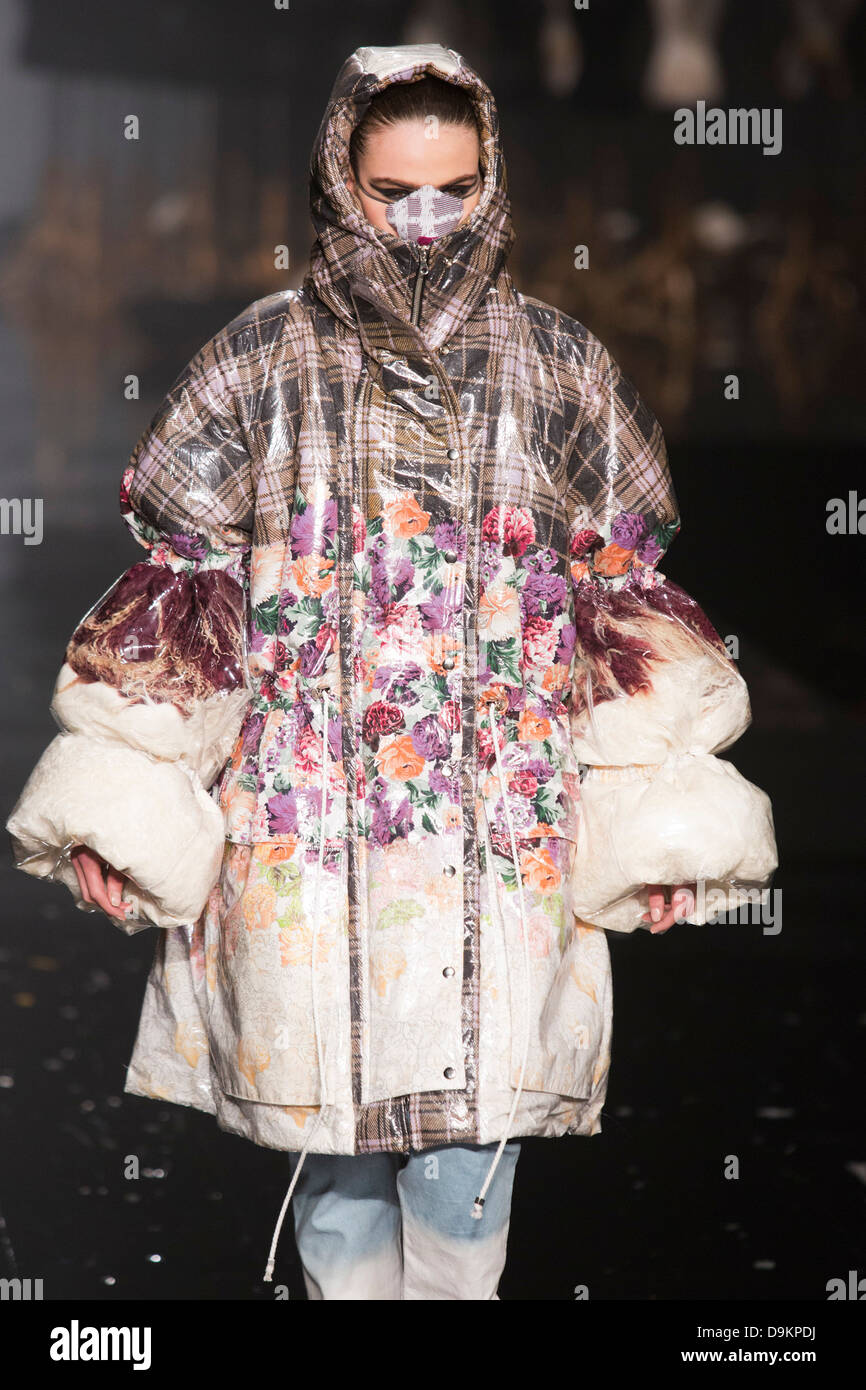 Graduate fashion week gala show hi-res stock photography and images - Alamy