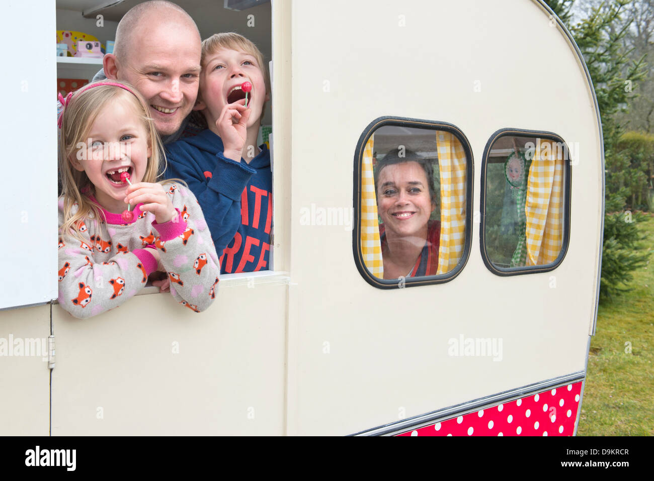 Caravan family hi-res stock photography and images - Alamy