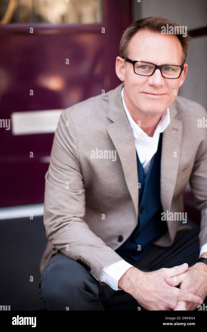 Sitting on step outside outdoors hi-res stock photography and images ...