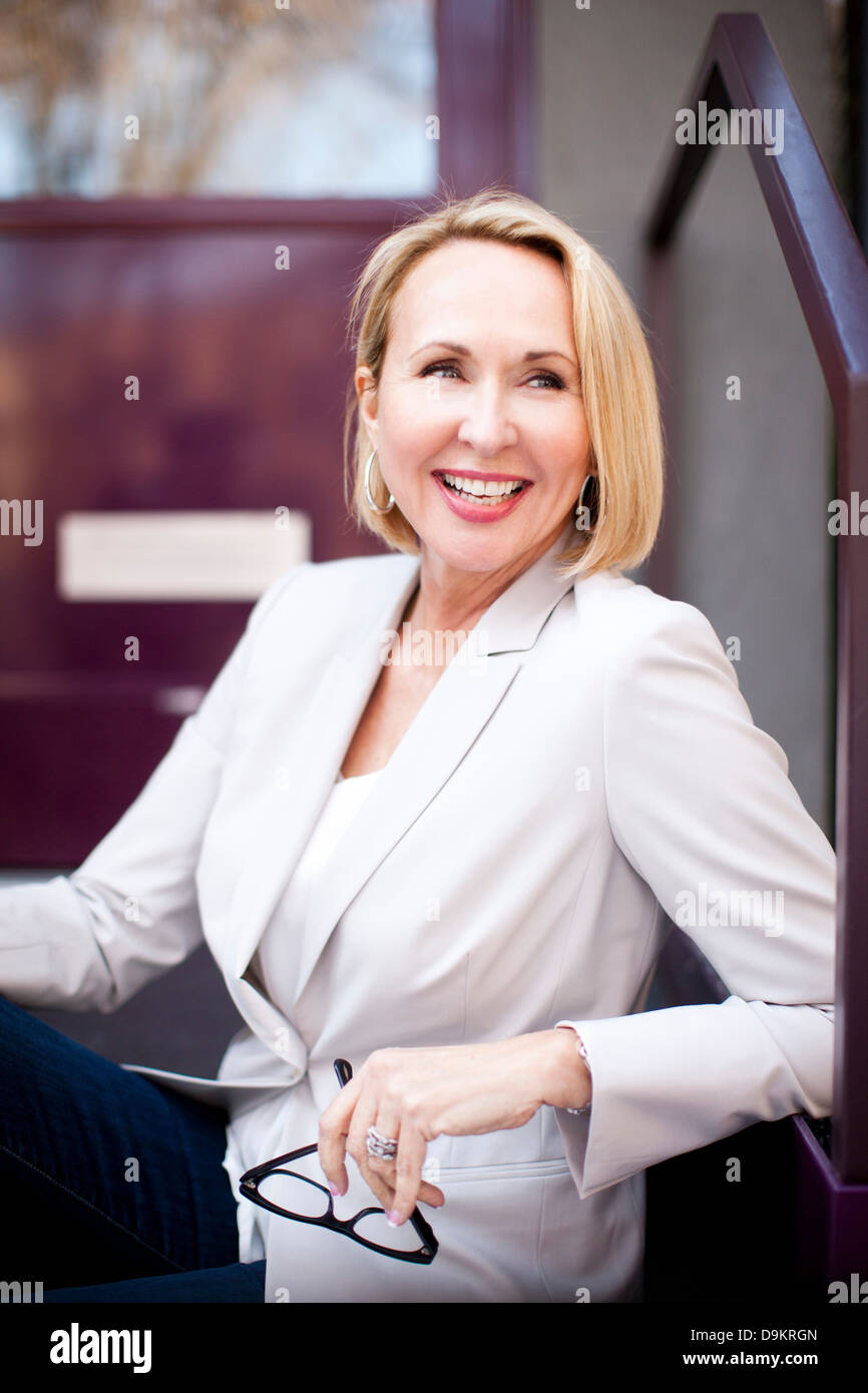 Sitting on step outside outdoors hi-res stock photography and images ...