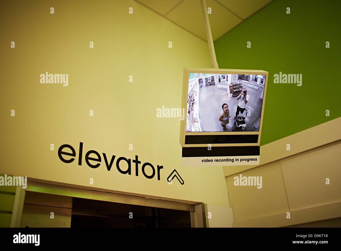 Elevator sign hi-res stock photography and images - Alamy