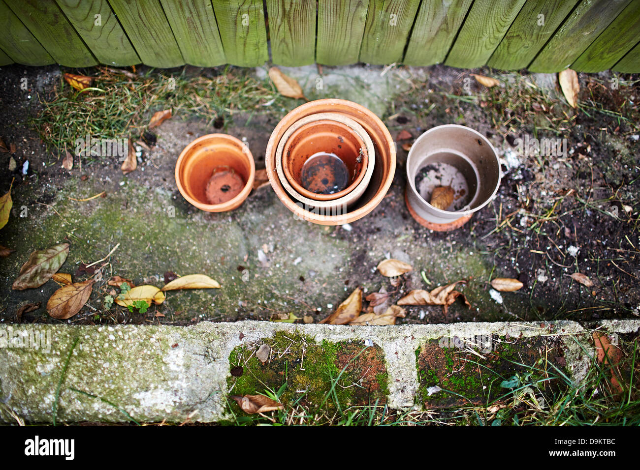 Empty plant pots hi-res stock photography and images - Alamy