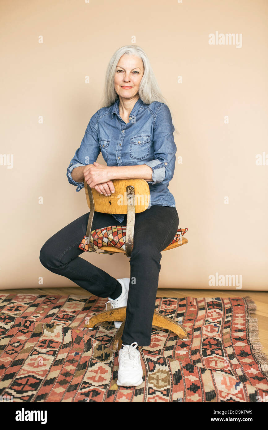 Woman in confident pose Stock Photo - Alamy