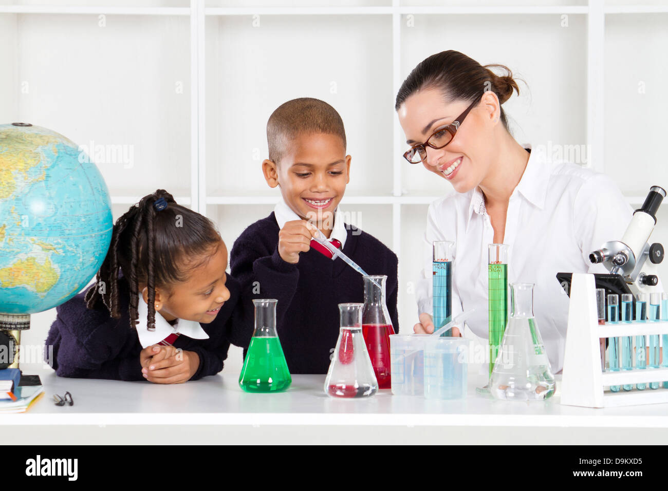 African students lab microscope hi-res stock photography and images - Alamy