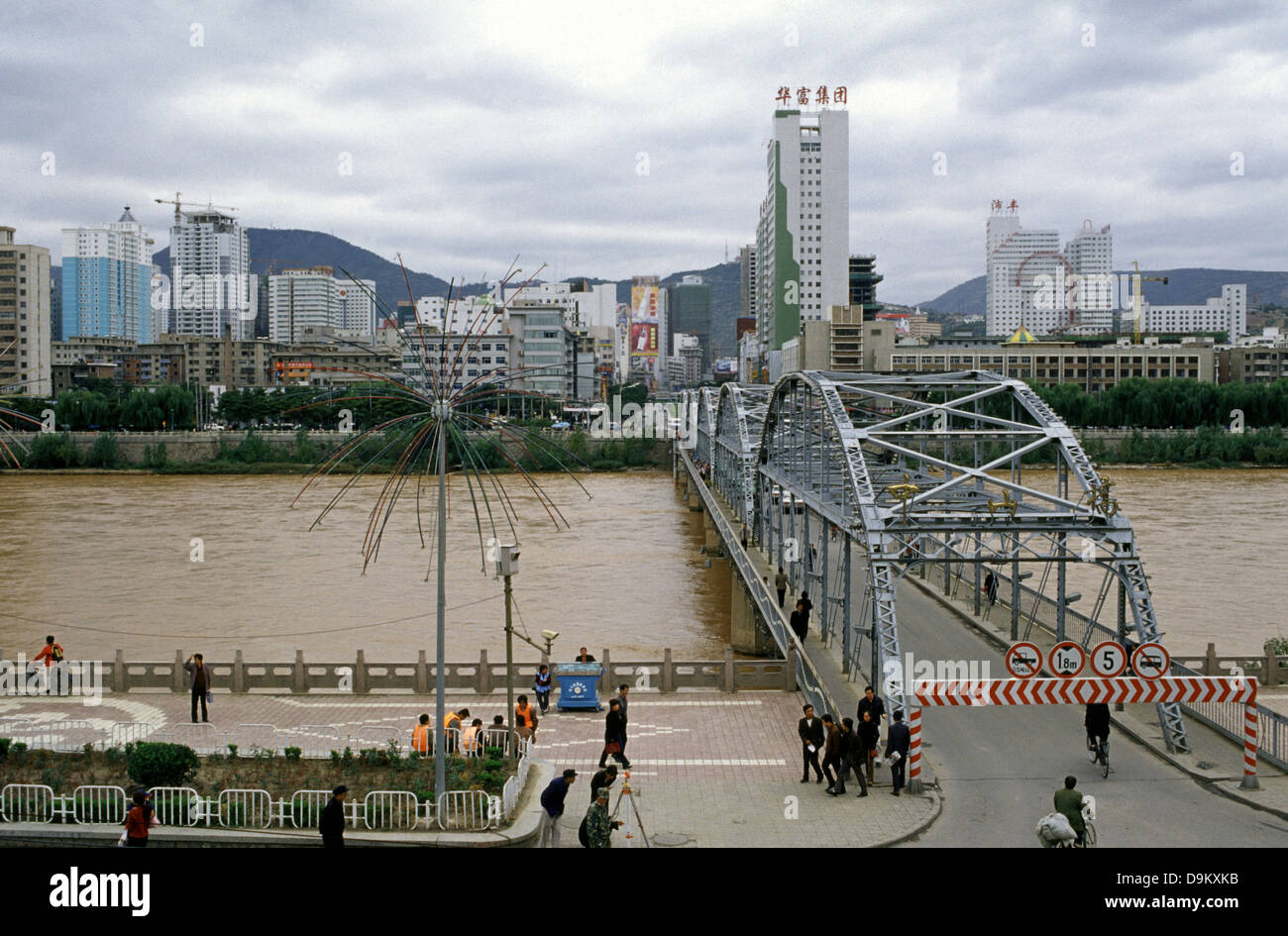 The Zhongshan iron bridge over Huang He or Yellow River in Lanzhou city ...