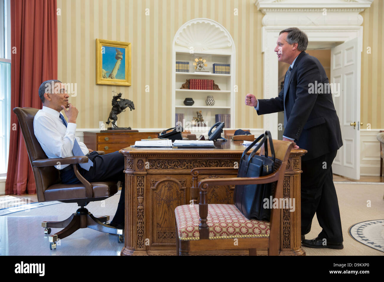 At the resolute desk in the oval office hi-res stock photography and ...