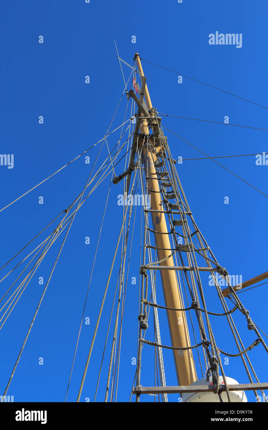 High sail mast hi-res stock photography and images - Alamy