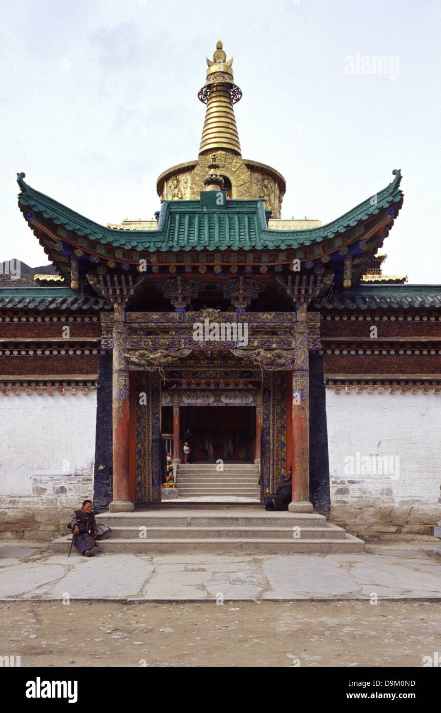 Entrance gate tibetan buddhist temple hi-res stock photography and ...