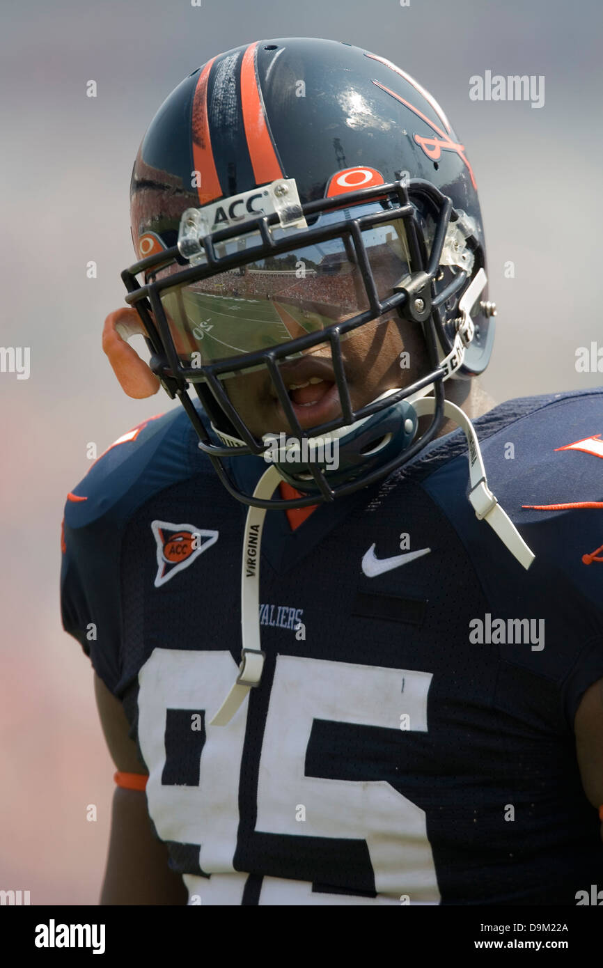 American football defensive end hi-res stock photography and images - Alamy