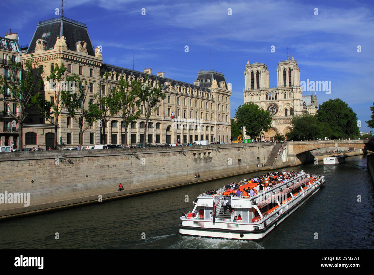 France, Paris, Notre Dame Cathedral, Tourist cruise boat on the River ...
